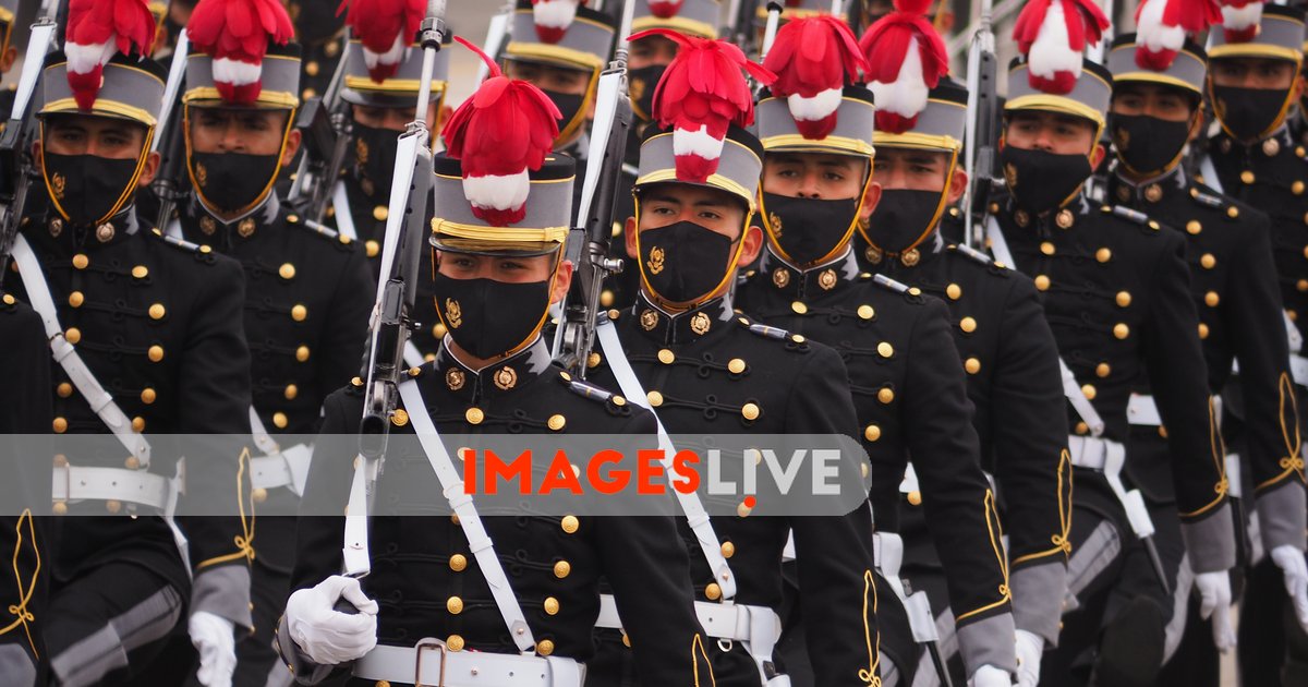 ImagesLive - Peruvian Military Parade Celebrating Bicentennial