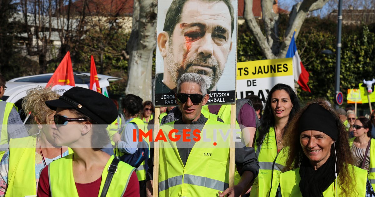 ImagesLive - Yellow Vests Protests Continue In France For The 15th Week